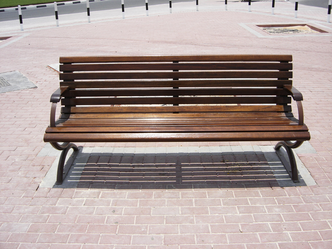 Outdoor Bench at Mamzar Park | Bin Sabt Sports & Leisure